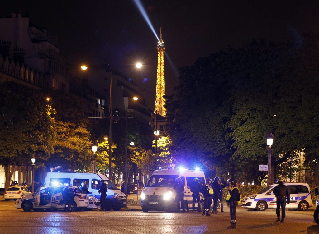 ISIS Bomb-Maker Behind Paris, Brussels Terrorist Attacks Remains at Large
