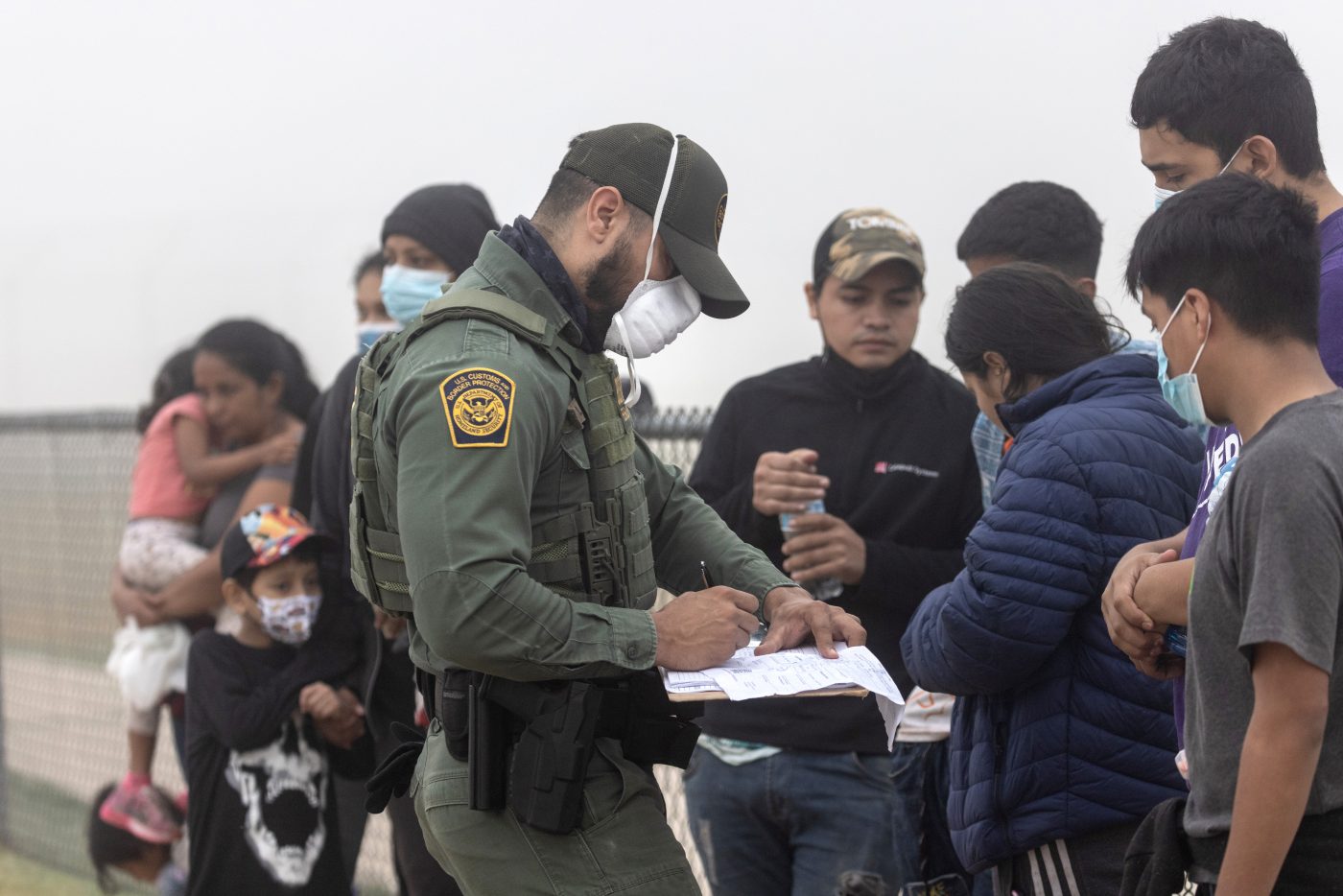 Fifth Bus of Migrants Arrives in LA From Texas