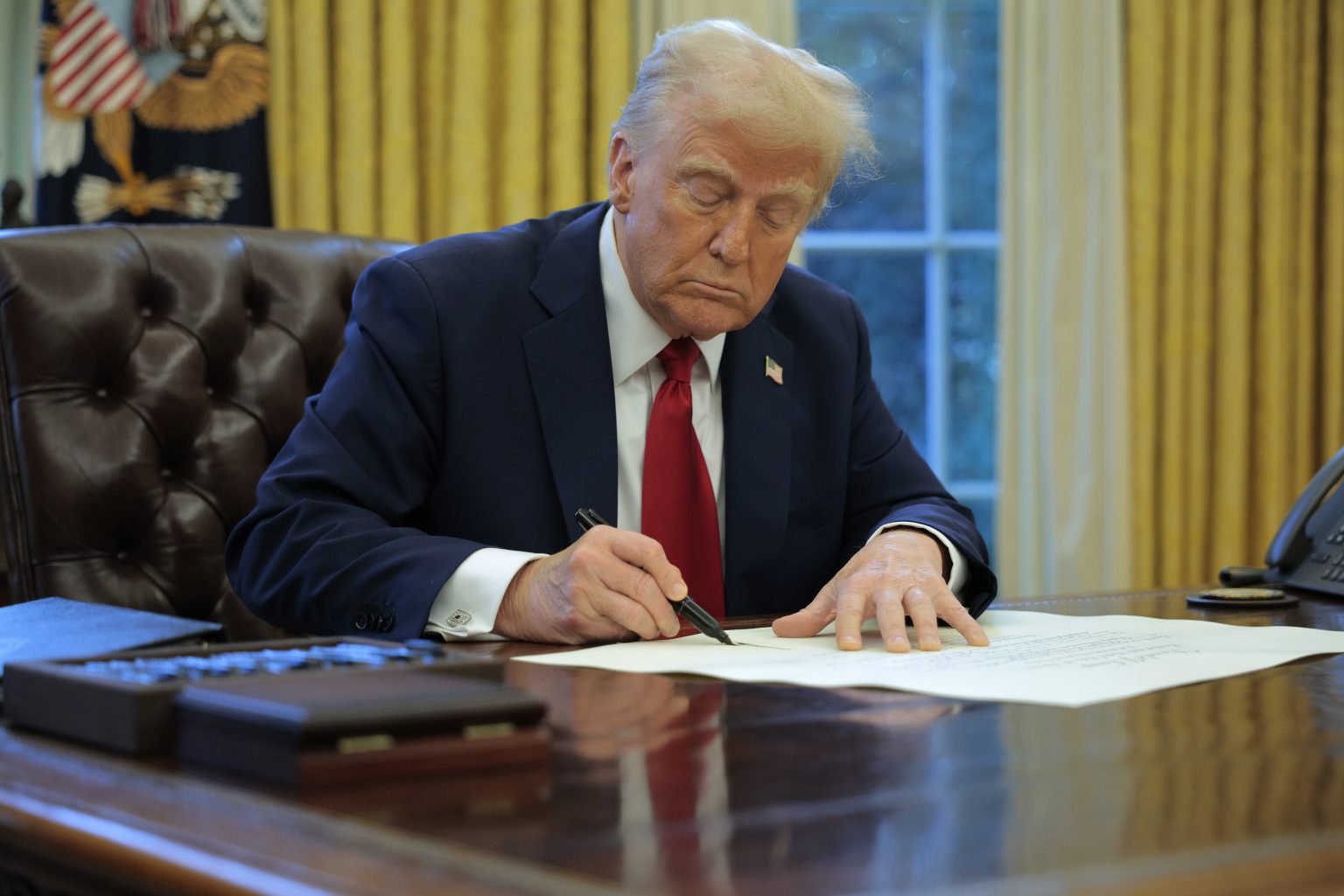 Trump Signs Order Aimed at Eliminating Cashless Bail